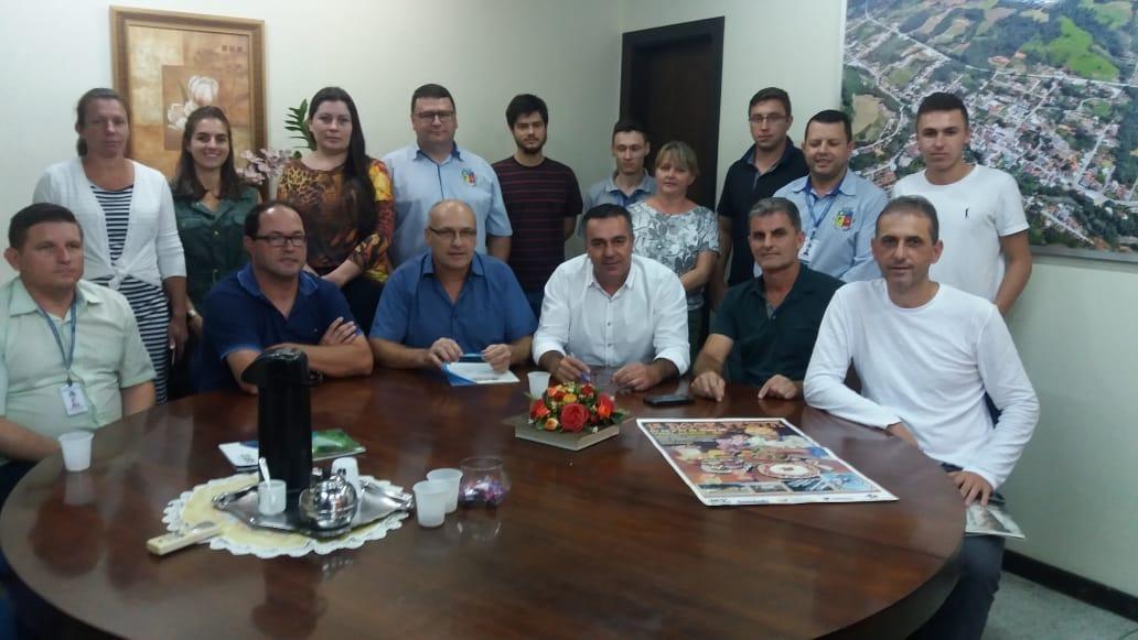 Prefeito de Vidal Ramos deixa UTI e vice assume administração - Rádio ...